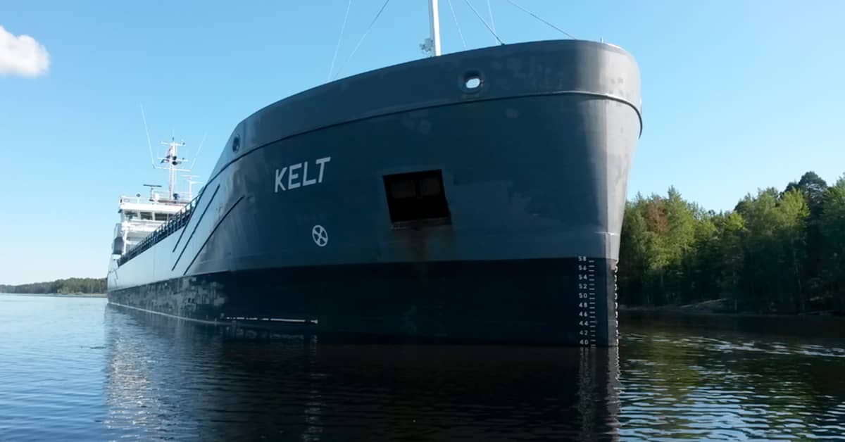 Saimaalla karilla olevalle alukselle odotetaan hinaajaa | Yle