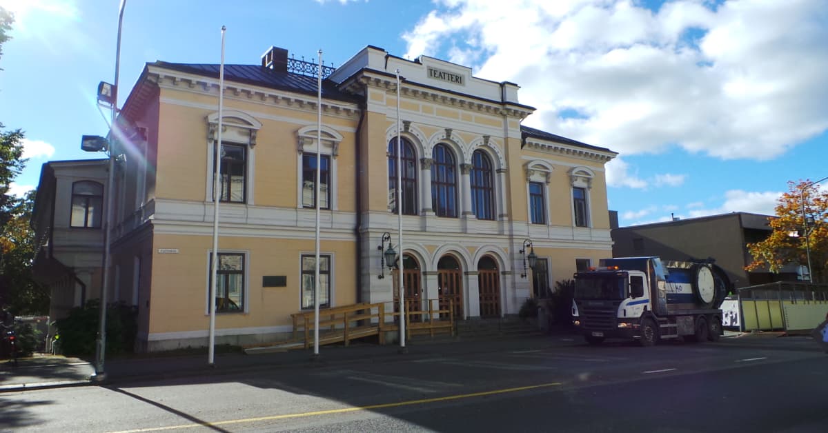 Menestysmusikaali Evita saapuu Porin teatterin päänäyttämölle | Yle