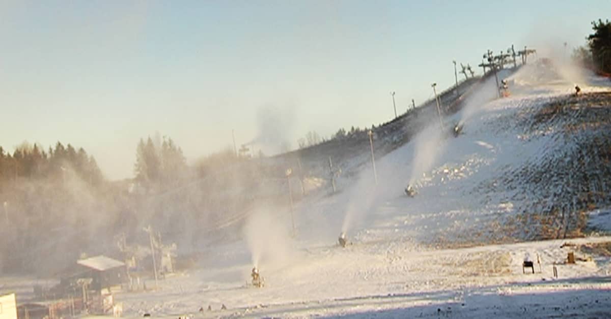 Hiihtokeskusyhdistyksen toiminnanjohtaja Harri Lindfors: Pohjoisessa on ...