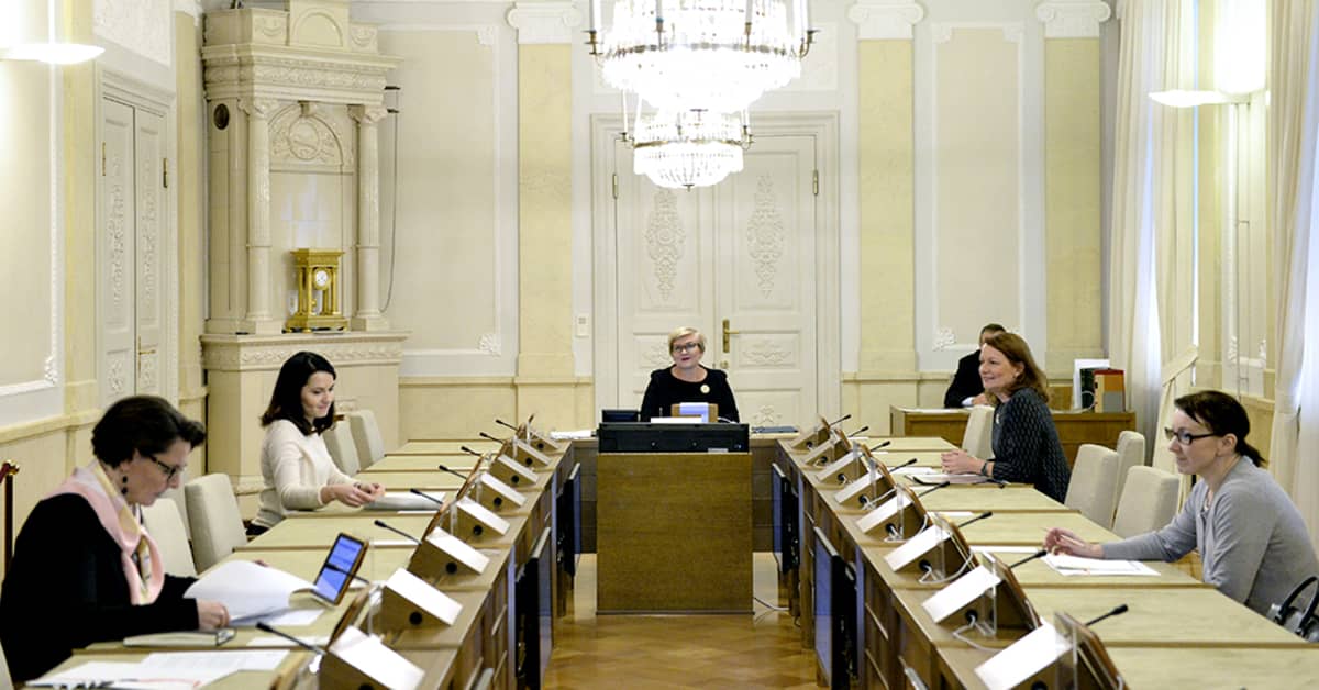 Hallitus koolla pienimmillään, naiset paikalla valtioneuvoston ...