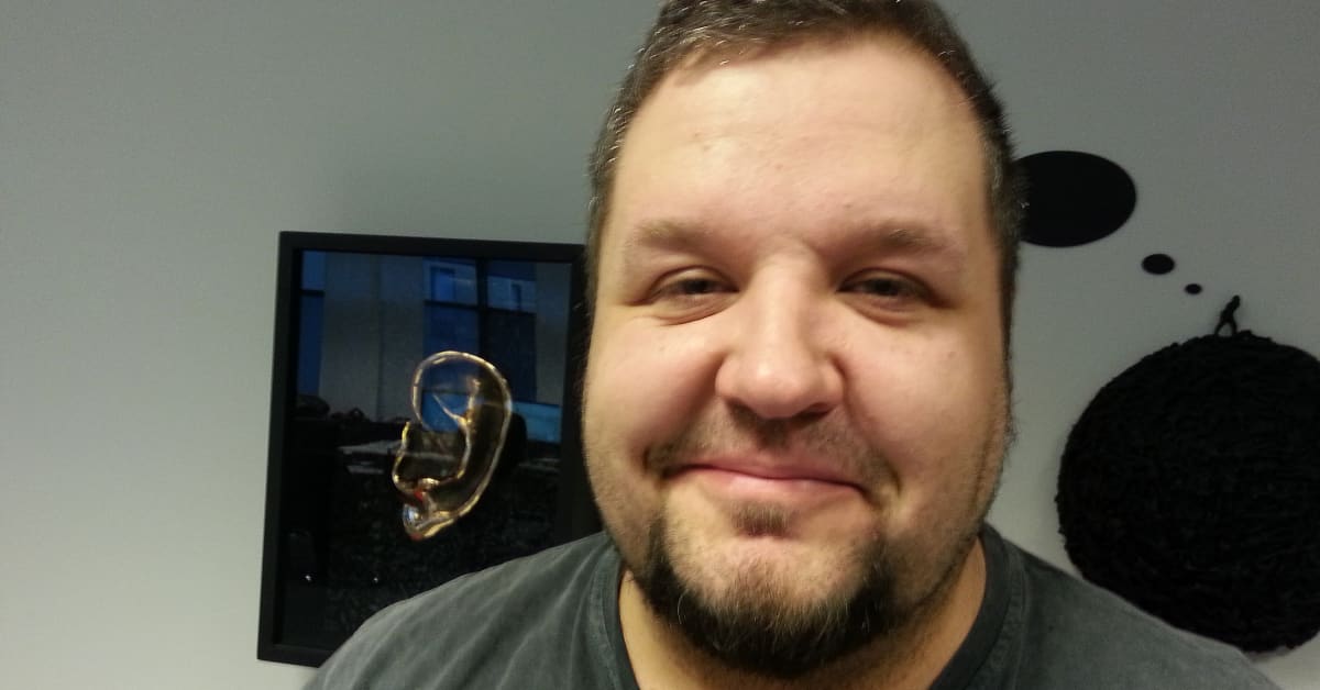 Timo Puustinen vei pakettiautollisen lahjoja Ukrainaan – kuuntele hänen ...