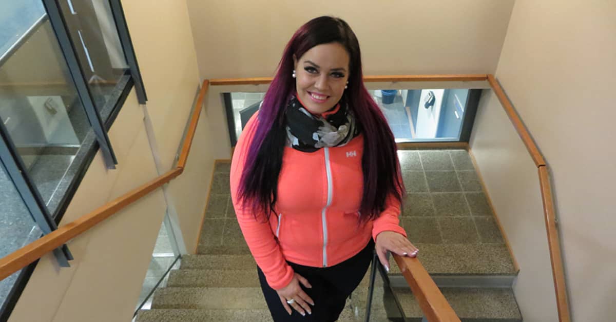 XL-malliksi itsensä löytämisen kautta – "äidillä on pehmeä maha" | Yle