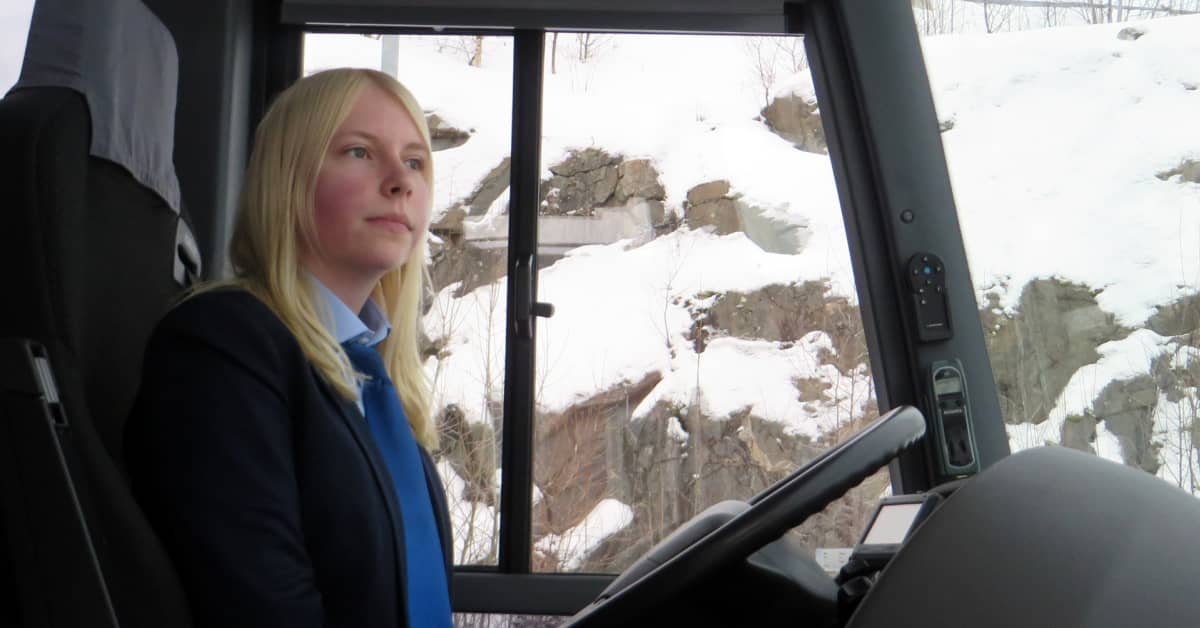 Jutasta tuli 23-vuotiaana oman bussifirman toimitusjohtaja ...