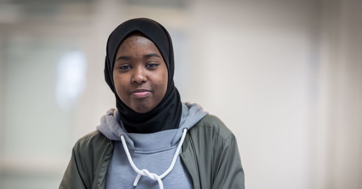 "En mä sua pure, vaikka mulla on huivi" – Najmo Mohamed, 16, antaa pari ...