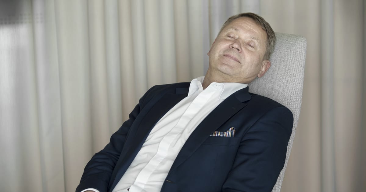 Kasvokkain: Aurinkomatkojen Timo Kousa, myhäiletkö räntäsateella? | Yle