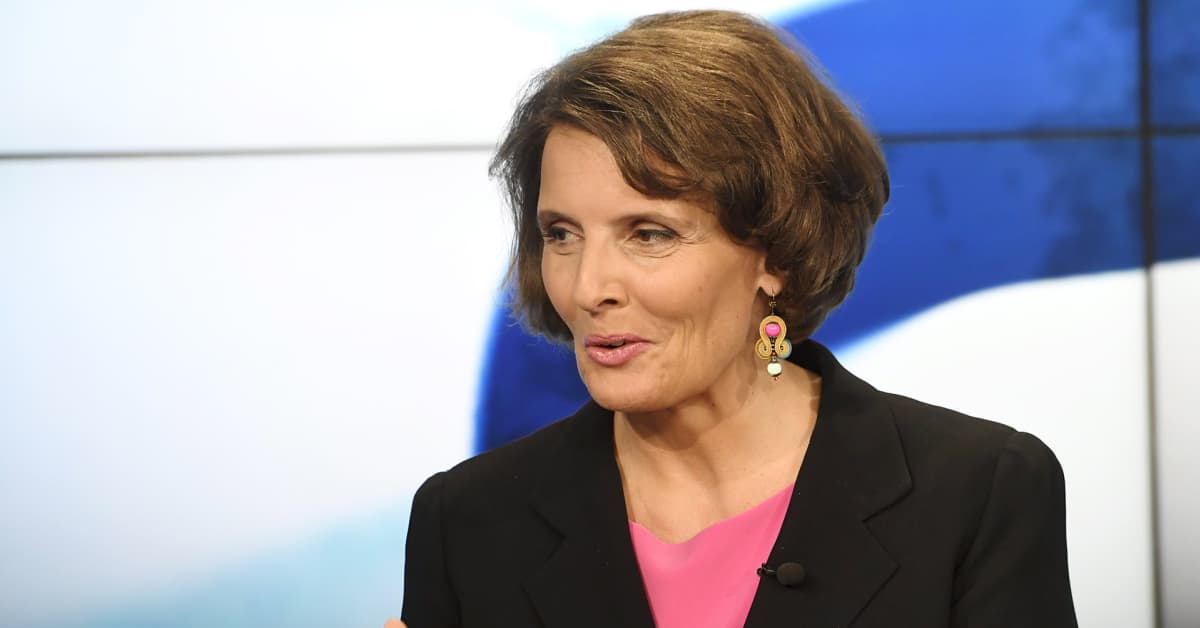 Kiukkuaako viestintäministeri Anne Berner toimittajille lankoja pitkin ...