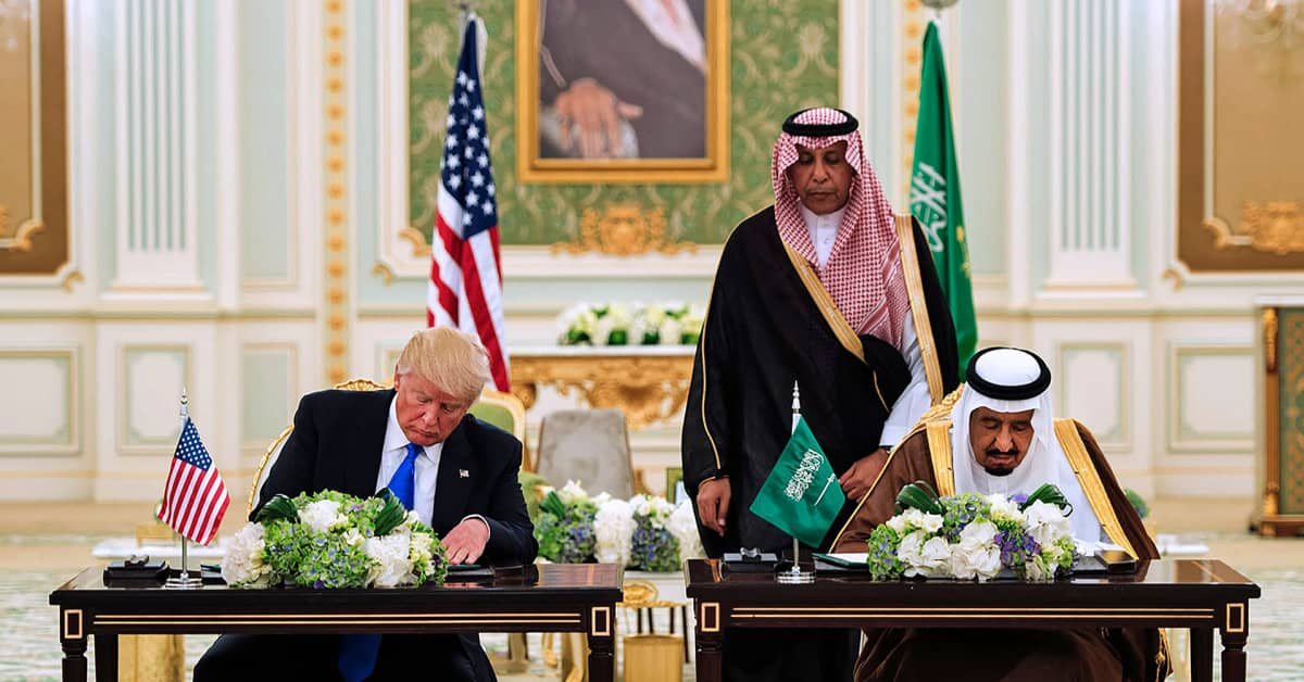 Trump allekirjoitti jättimäiset asekaupat Saudi-Arabiaan | Yle