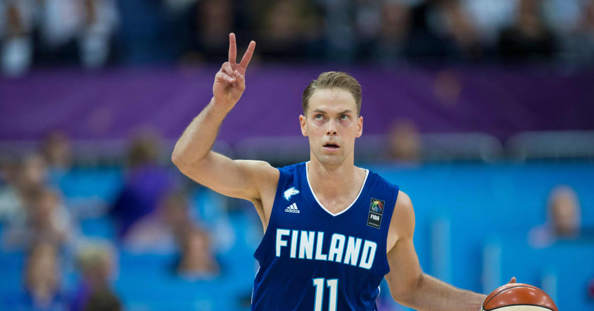 Tässä on asennetta! Katso, miten Kenraali Koponen herätti Susijengin ...