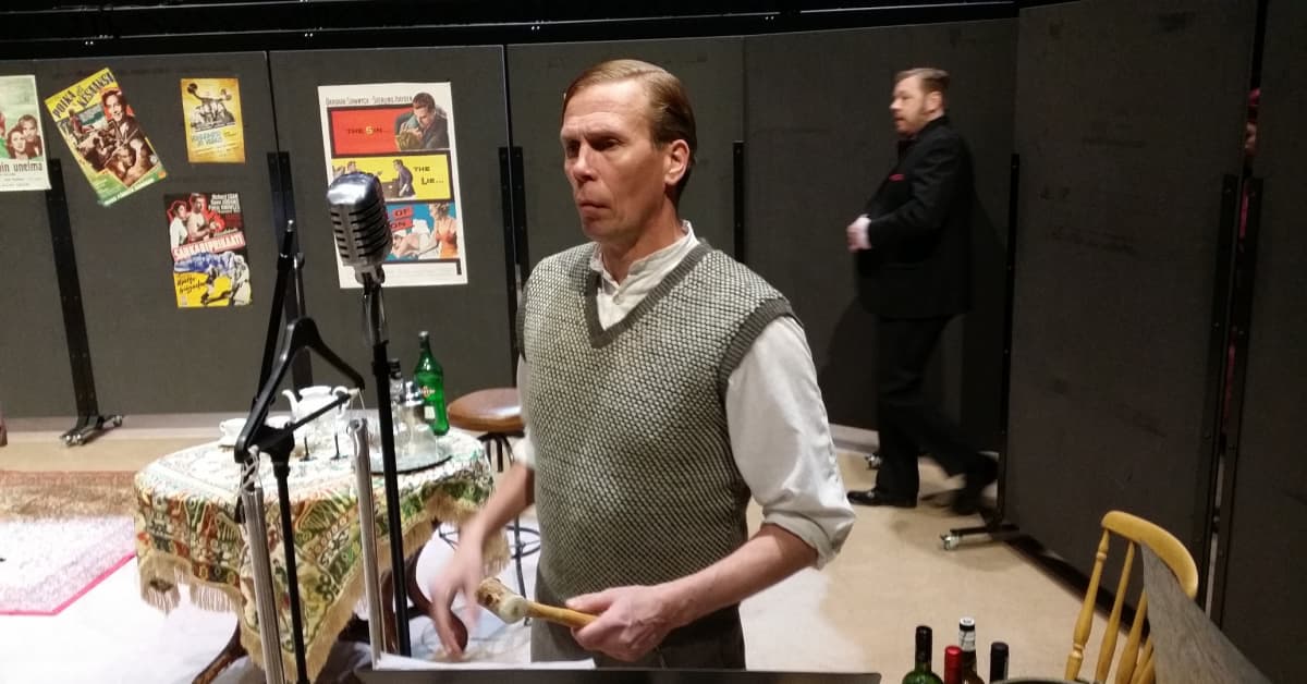 Näyttelijä Jukka Rasila otti lauluhaasteen vastaan ja paikkaa tenoria ...