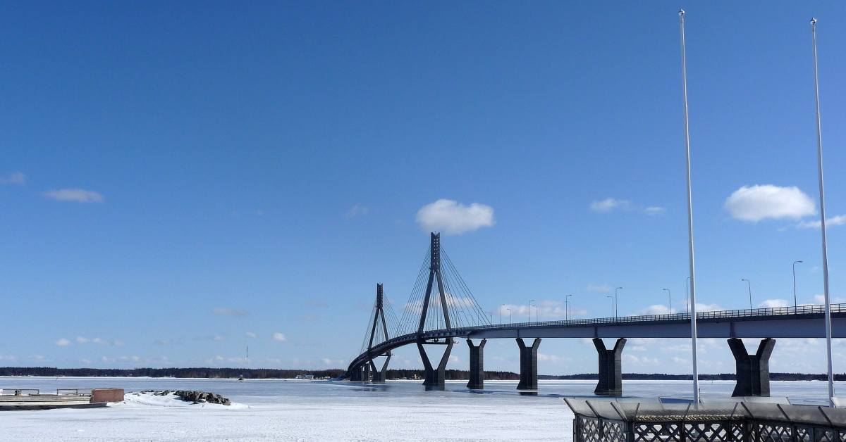 Man nära drunkna vid Replotbron | Österbotten | Svenska Yle