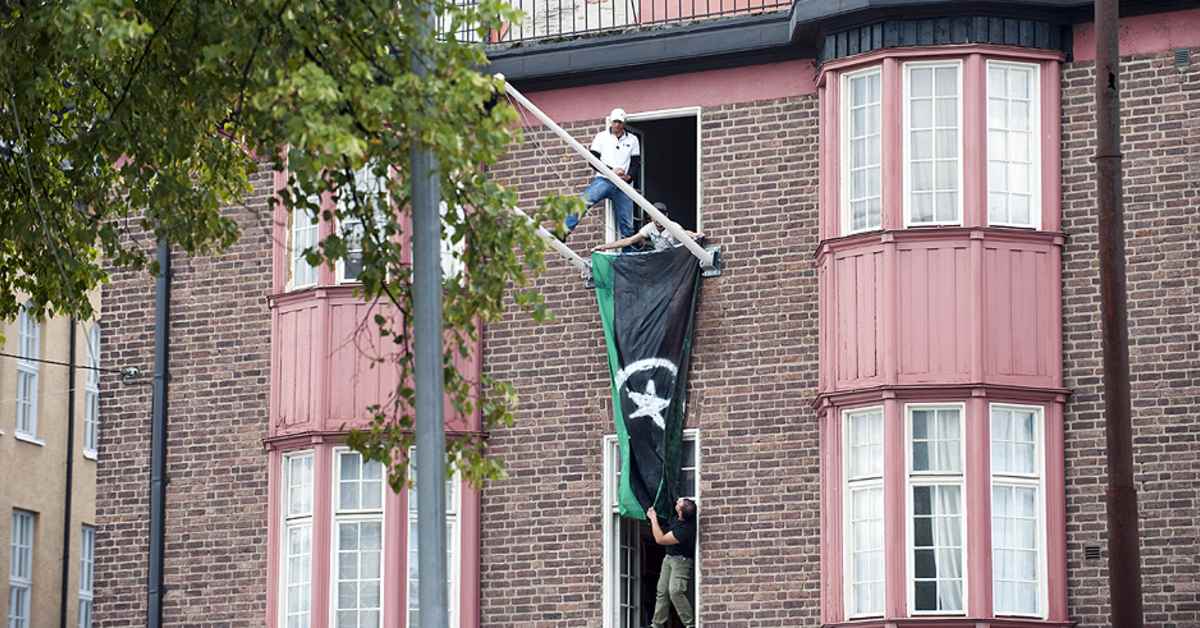 Polisen stormade libyska ambassaden i Stockholm | Utrikes | Svenska Yle