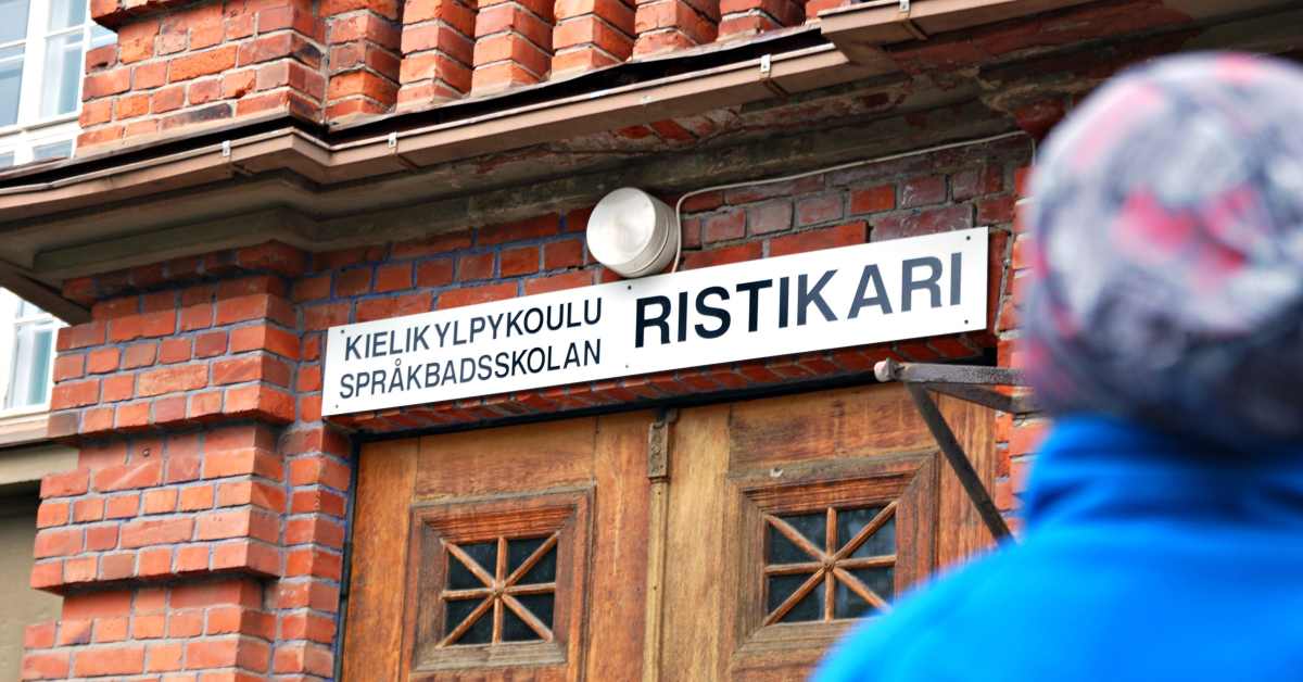 Språkbadet i Jakobstad fortsätter fullskaligt trots renovering ...