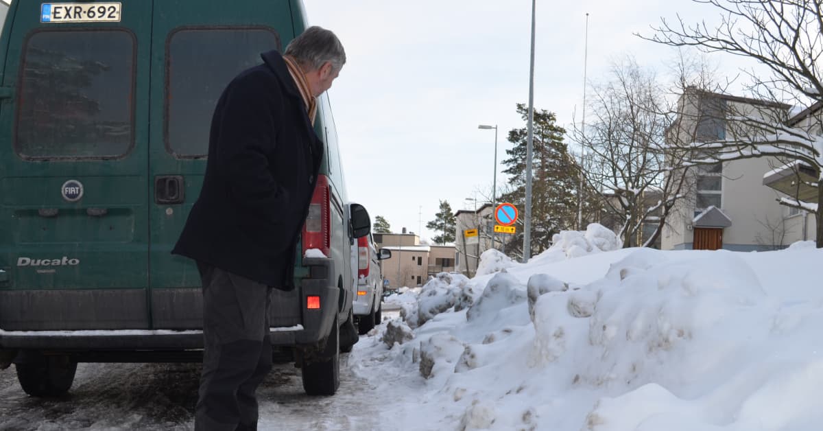 Gårdskarl risar stadens snöröjning | Huvudstadsregionen | Svenska Yle
