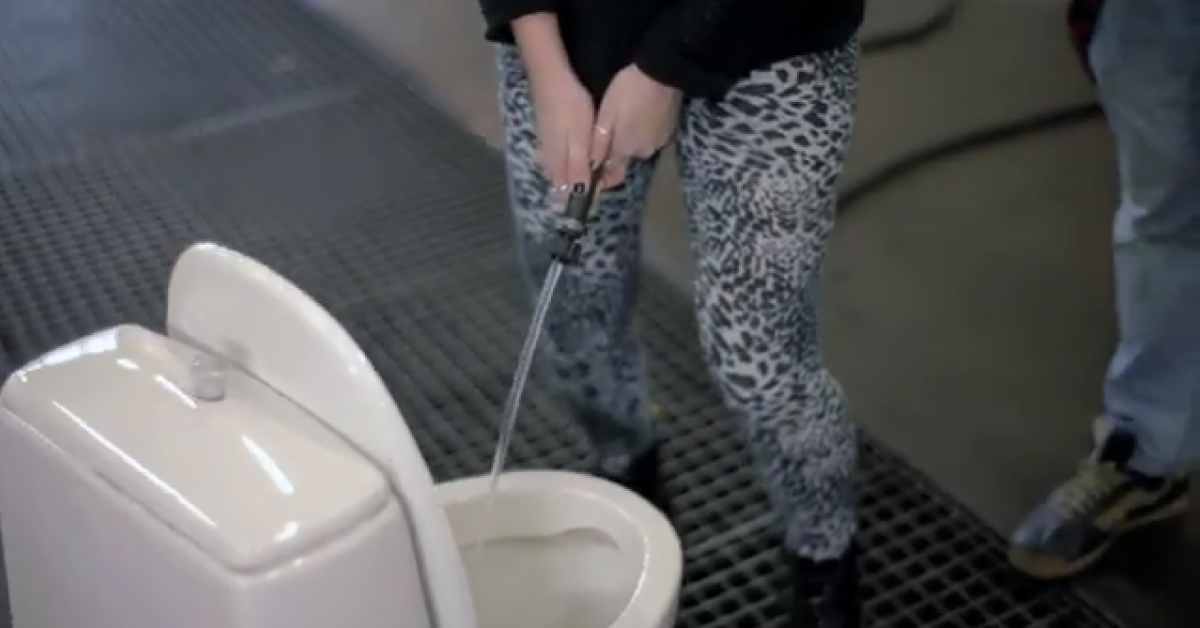 Tjejer kissar ner sig som killar | X3M | Svenska Yle