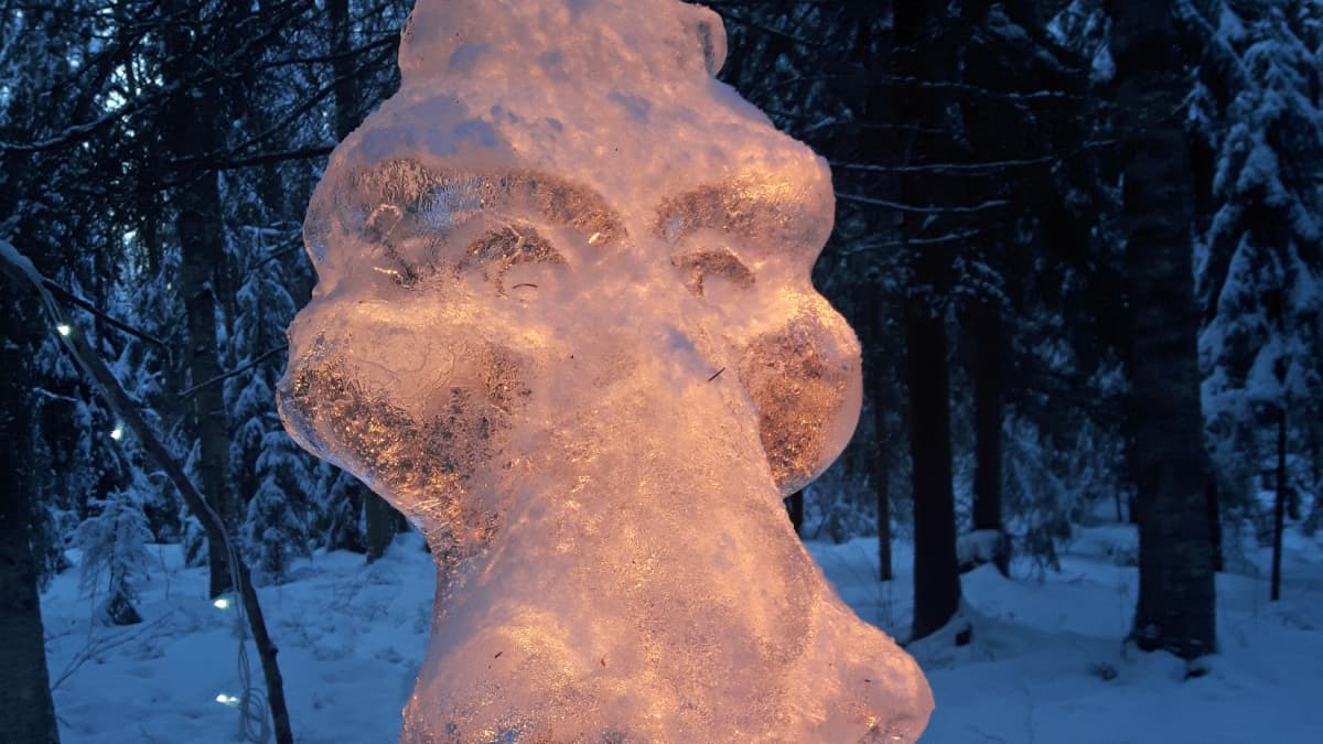 Suuren suosion saanut jääveistospolku tuhottiin Tampereella, mutta ...