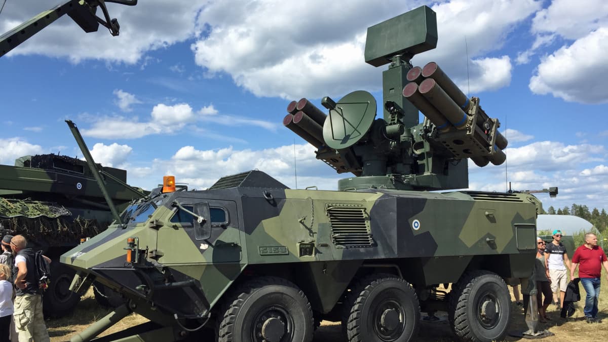 Laululavalle Joensuuhun räiskyvä taistelunäytös | Yle Uutiset