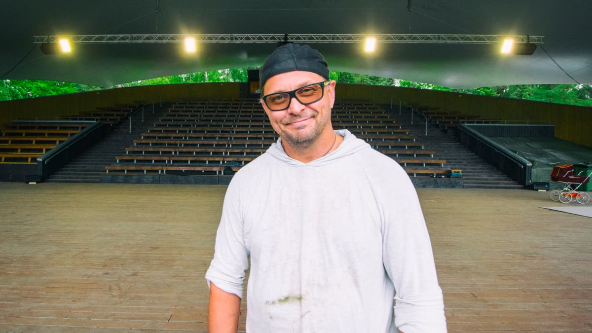 Pertti Pasanen oli mykkä savolaispoika, josta tuli koko kansan koomikko ...