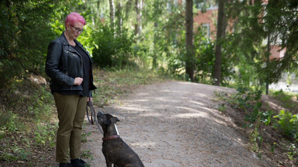 "Nyt kuolen", ajatteli Laura Salmela, 33, kun naapurin koira raateli ...