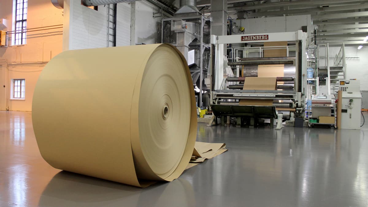 Tiesitkö, että pahvimukissasi onkin muovia? Pikkukunnan tehdas kehitti ...