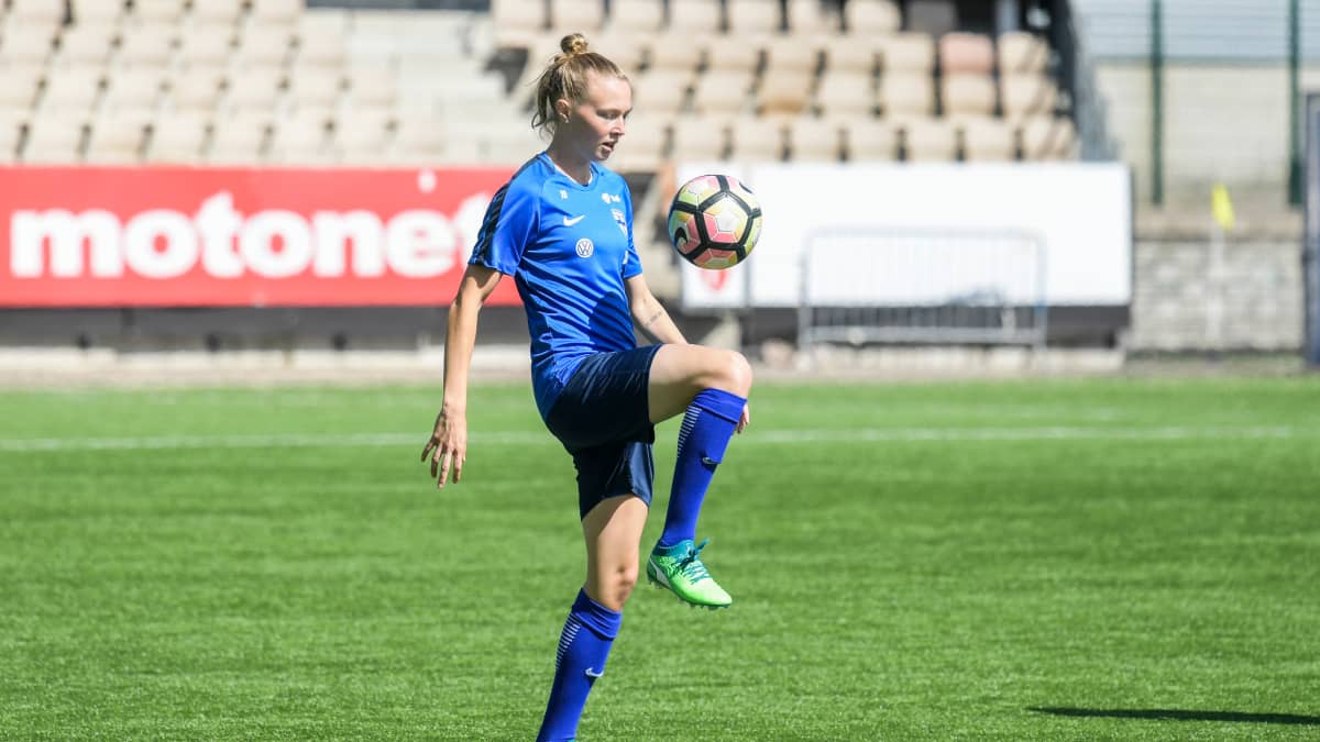 Suomen maajoukkuehyökkääjä Sanni Franssi siirtyy Tanskan pääsarjaan ...