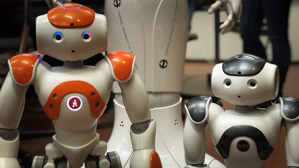 Robotti aloitti koulunkäynnin Kouvolassa – oppilaat pääsevät ...