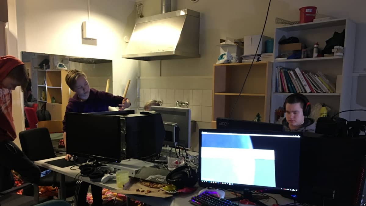 SámeLAN čohkkii nuoraid Ohcejohnjálbmái – Dihtora bokte davvinuorat ...