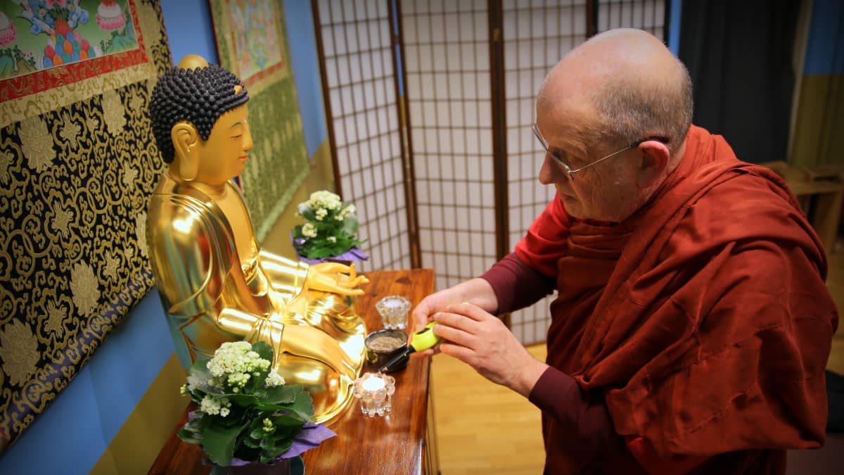 Mikael Niinimäestä tuli buddhalainen munkki yli 30 vuotta sitten ...