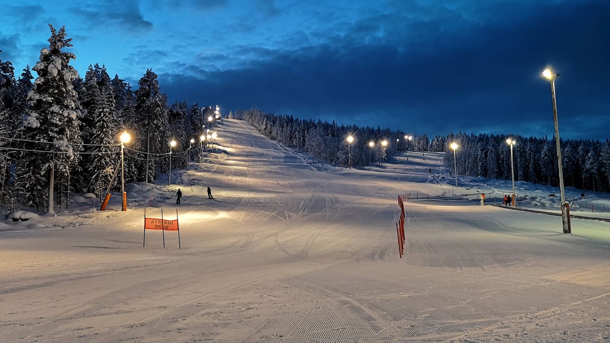 Aavasaksan laskettelukeskus avasi rinteensä uudistuneena | Yle Uutiset