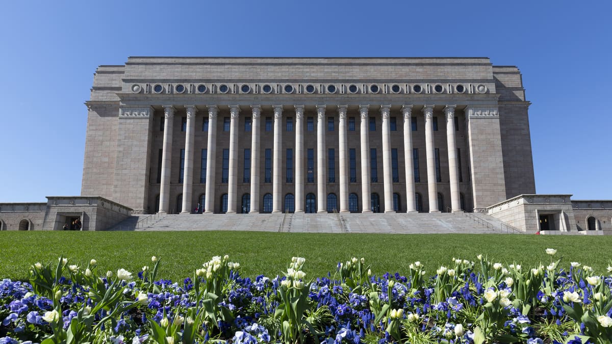 Eduskunta toivottaa kansanedustajat tervetulleeksi vaalikaudelle 2019 ...