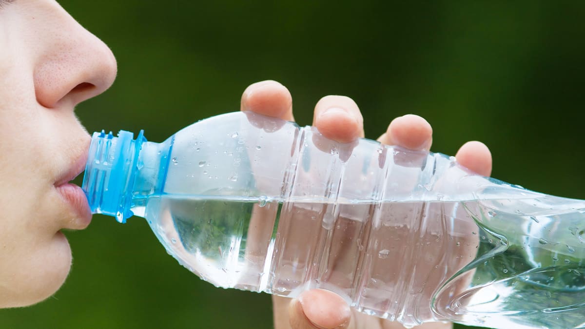 WHO rauhoittelee: Juomaveden mikromuovista ei tarvitse olla huolissaan ...