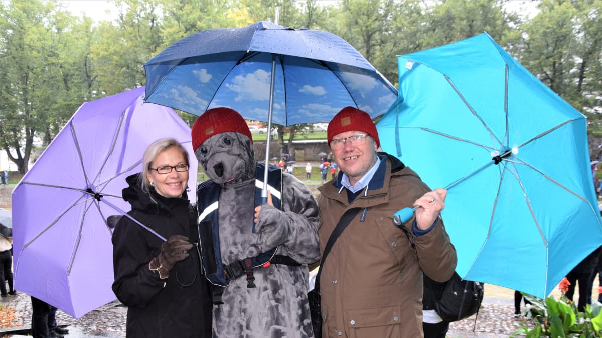 2 000 pinkkiä posankkaa kisasi Aurajoessa puhtaiden vesien puolesta ...