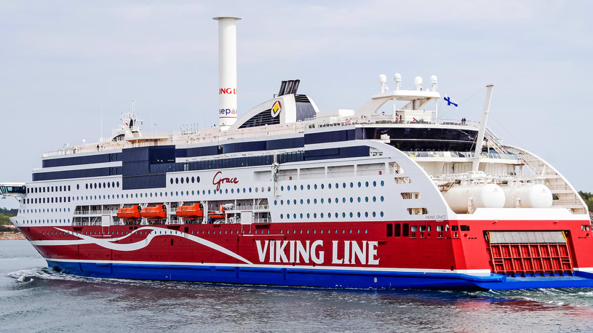 Viking Grace runs aground carrying 300 passengers | News | Yle Uutiset