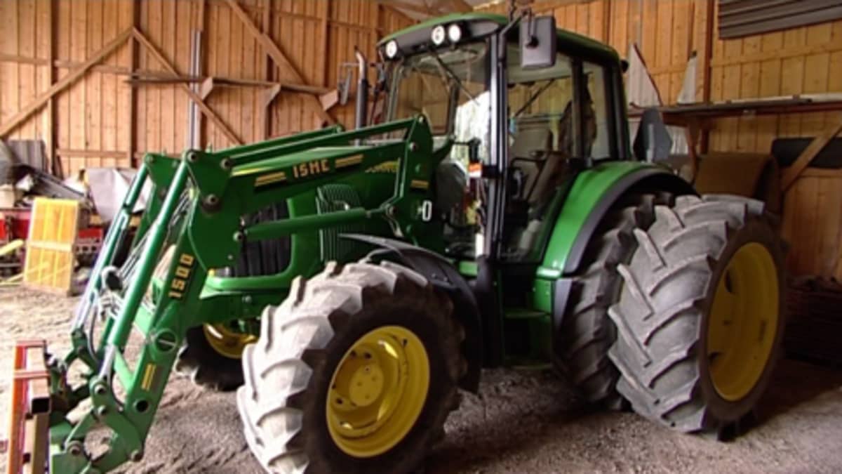 Vanhat traktorit iso paloriski maatiloilla | Yle Uutiset