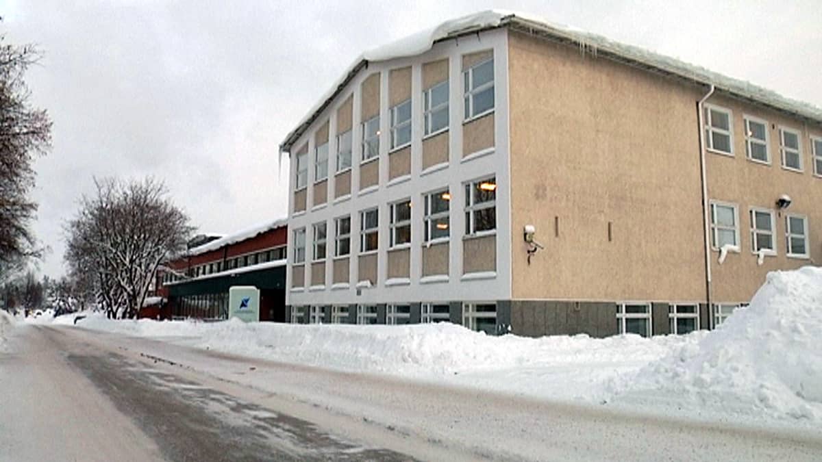 Alakylän koulun siirtymistä keskustaan selvitetään | Yle Uutiset