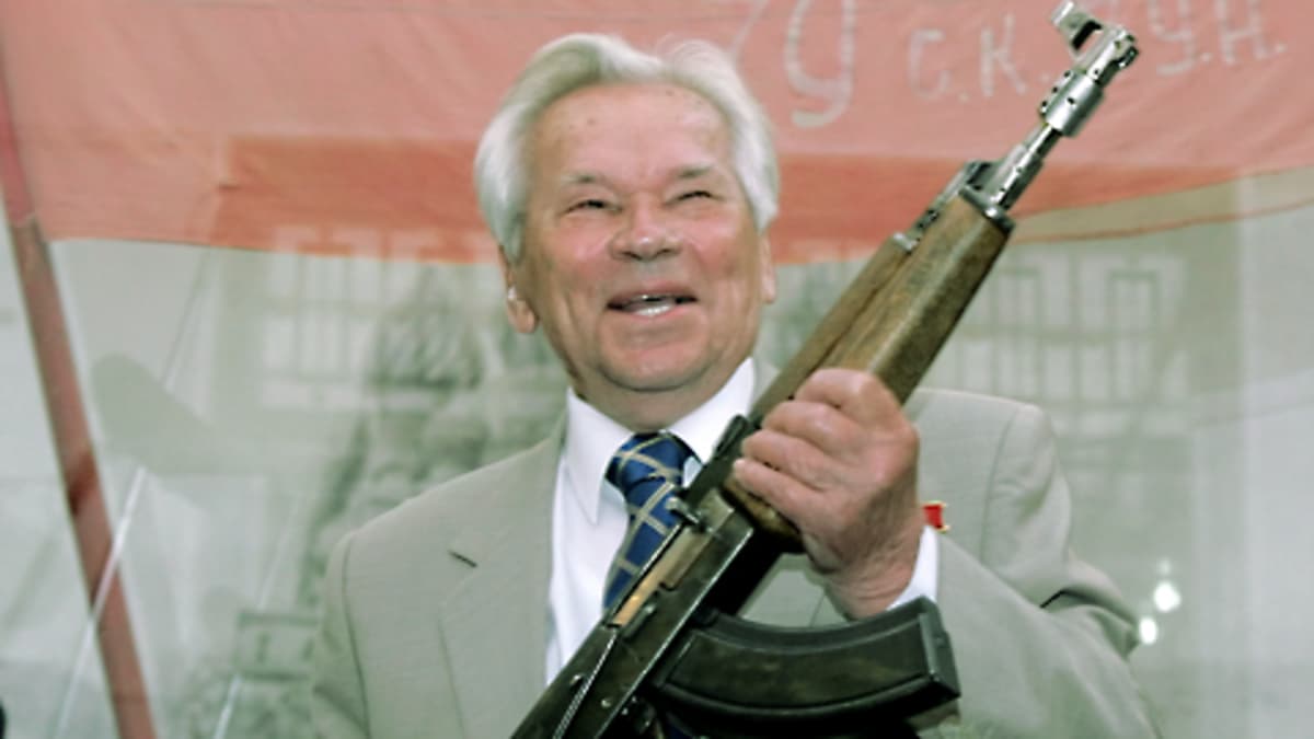 Elämäänsä tyytyväinen asemies Kalashnikov täytti 90 vuotta | Yle Uutiset
