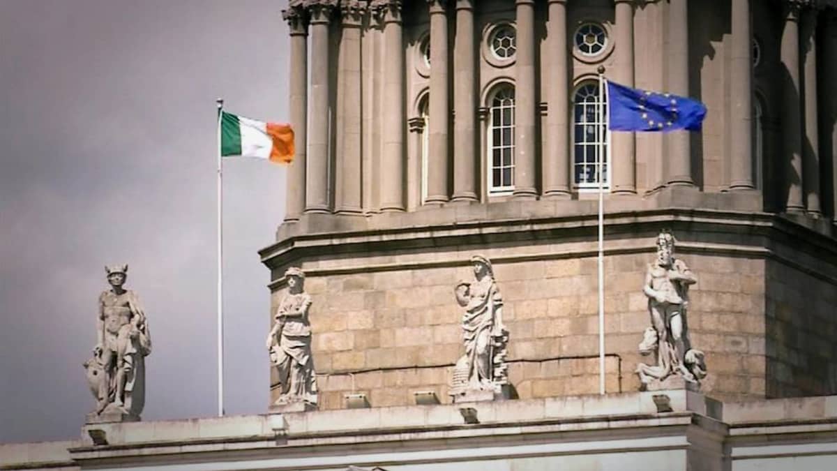 Irlannin presidentti hyväksyi uuden aborttilain | Yle Uutiset