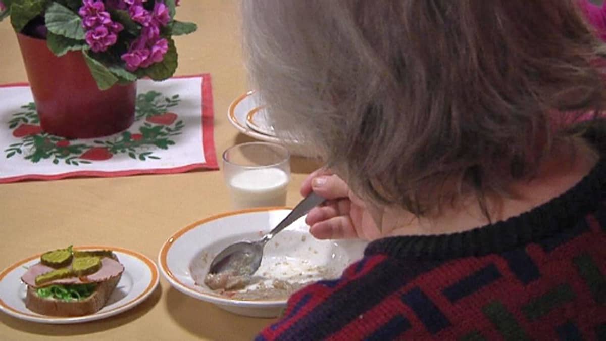 Karsintalistalla Oulussa vanhusten ja lasten laitoshoitopaikat | Yle ...