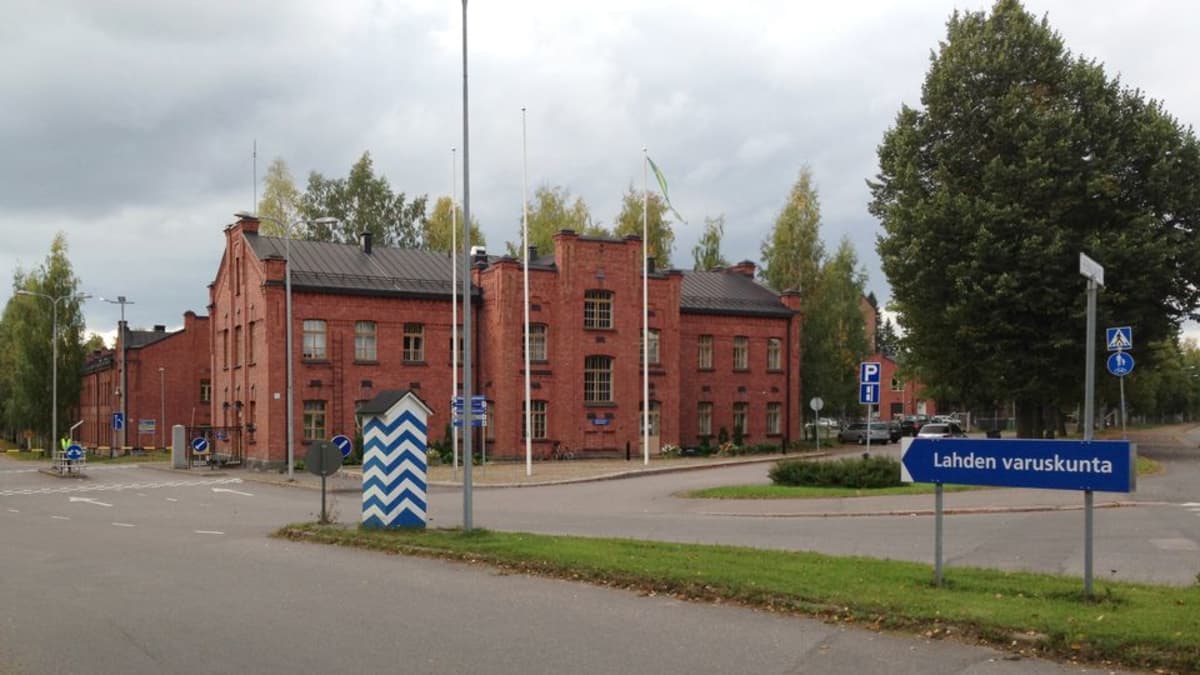 Hennalan varuskunnan ensimmäinen myyntikierros päätökseen | Yle Uutiset