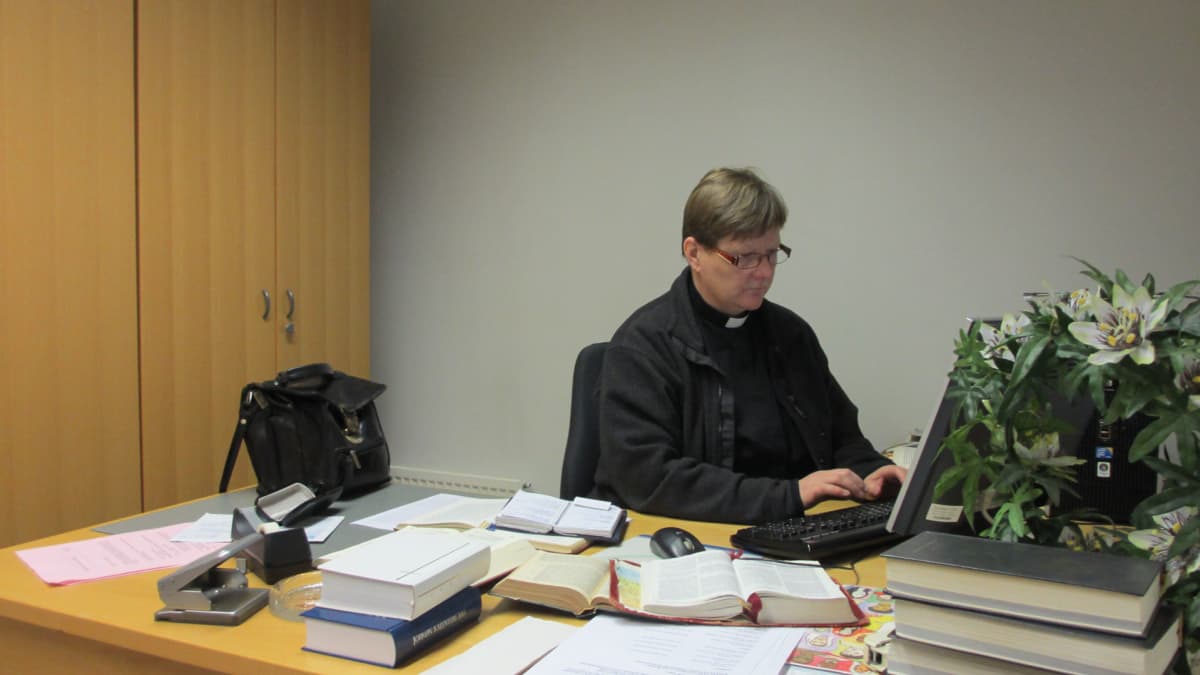 Pyhän puhe vaatii arkista työtä | Yle Uutiset