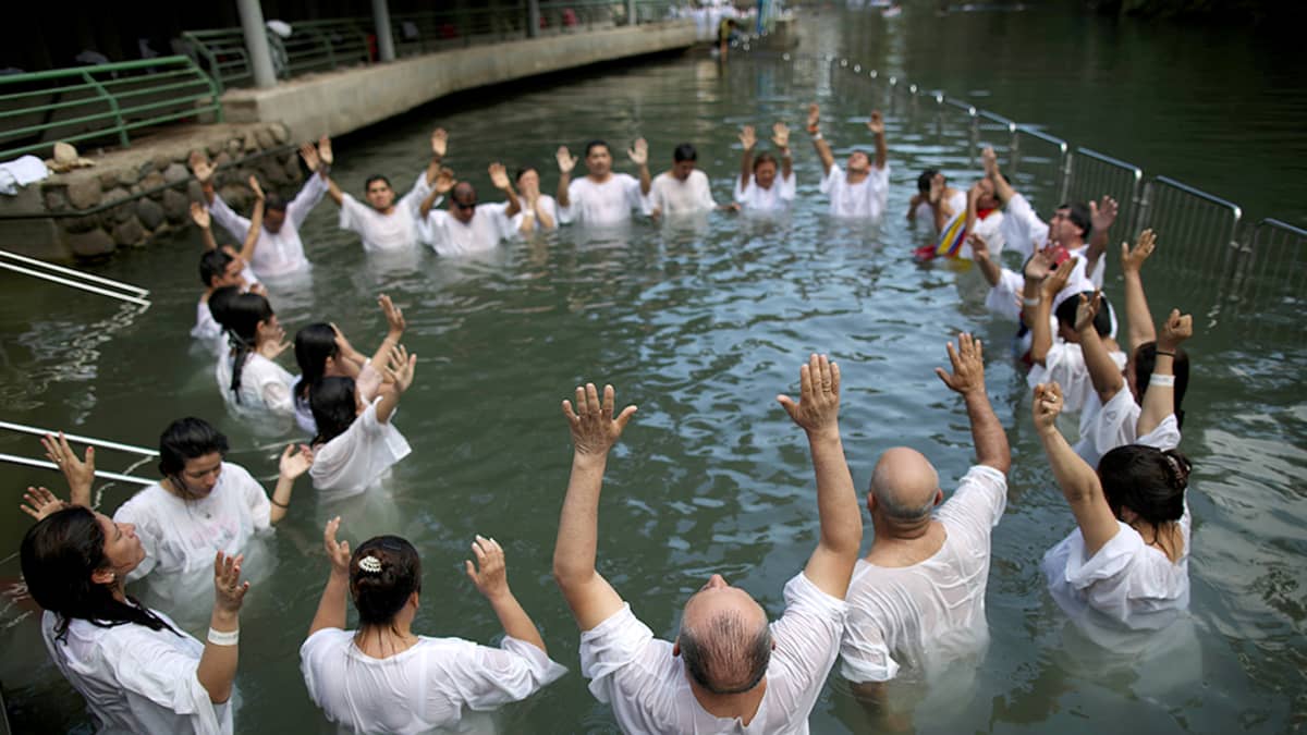 Maailman väestö uskonnollistuu – Islam valtaa alaa | Yle Uutiset