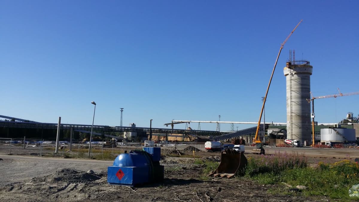 Jättimäisen sellutehtaan piippu nousee Äänekoskella | Yle Uutiset