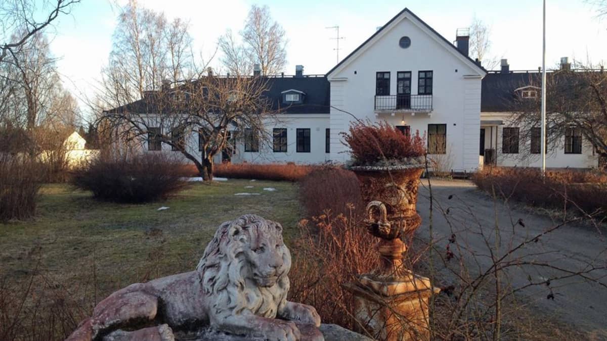 Vain elämää -talon linnanrouva kummittelusta: "Ajattelin aluksi, että ...