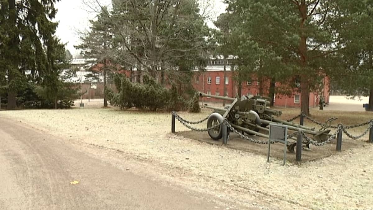 Hennalan vanha varuskunta-alue muuttaa muotoaan hitaasti ...