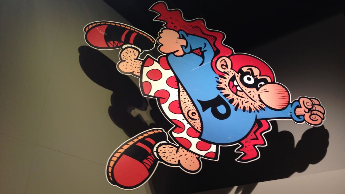 Legendaarinen huumorilehti Pahkasika on jo museokamaa – ”Kaikelle voi ...