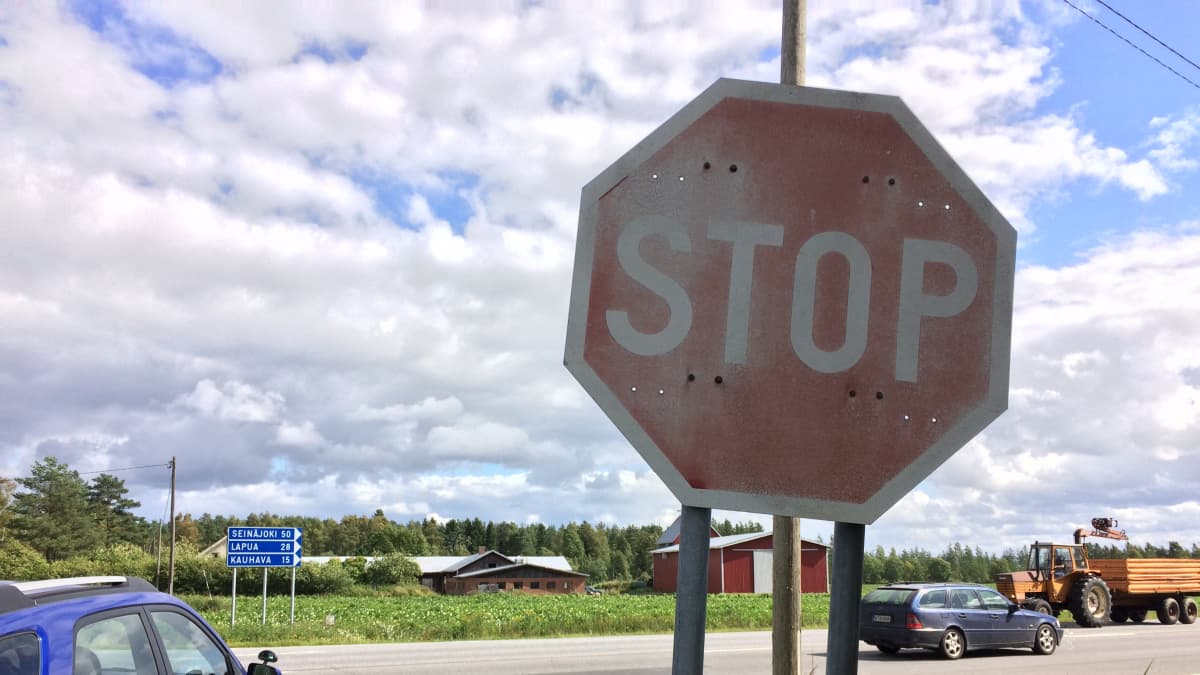 Tuhannet liikennemerkit rapistuvat rahapulan takia – "Voi aiheuttaa ...