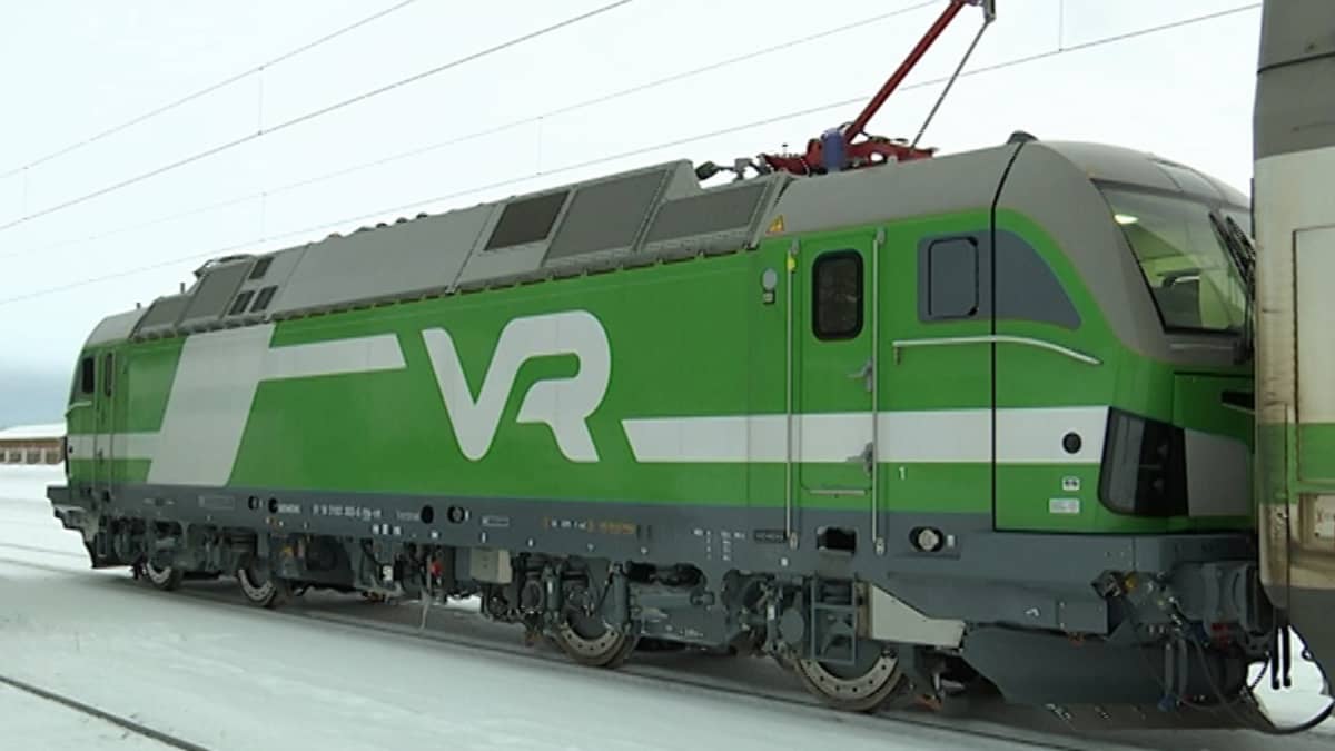 VR koeajaa uusinta veturiaan pohjoisen talvessa – "Pakkasta ja pyryä ...