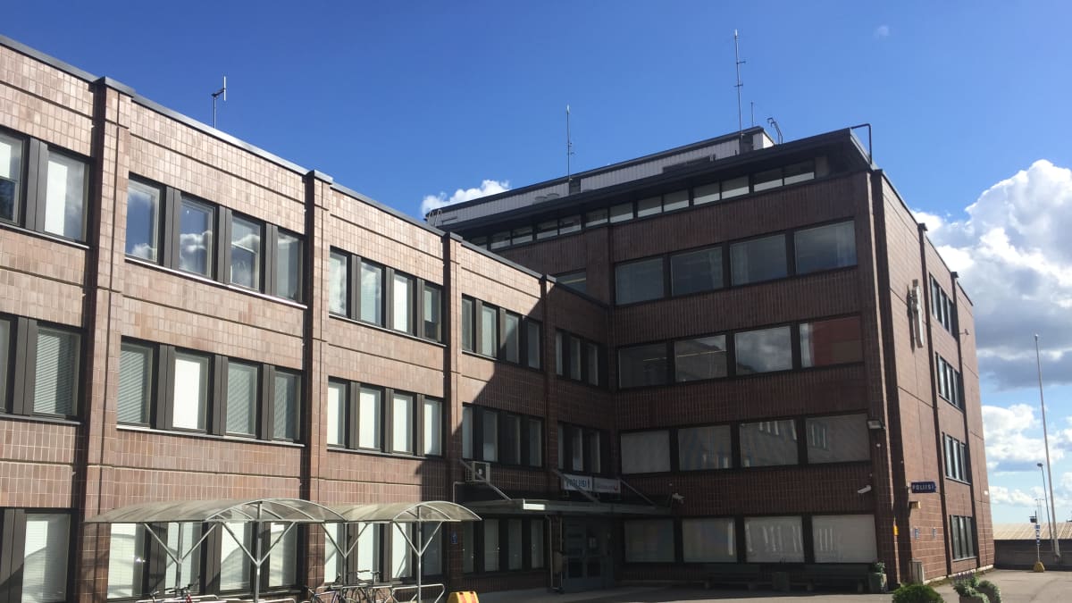 Poliisit pakoon huonoa sisäilmaa Lahdessa – uudet tilat haussa | Yle ...