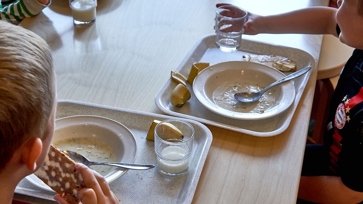 Berliinissä kouluruoka hotkitaan kymmenessä minuutissa, ranskalaiskoulu ...