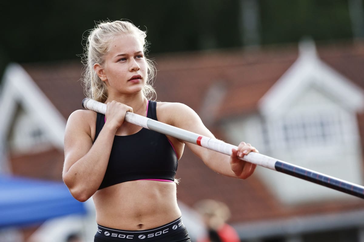 Classify Finnish pole vaulter Wilma Murto