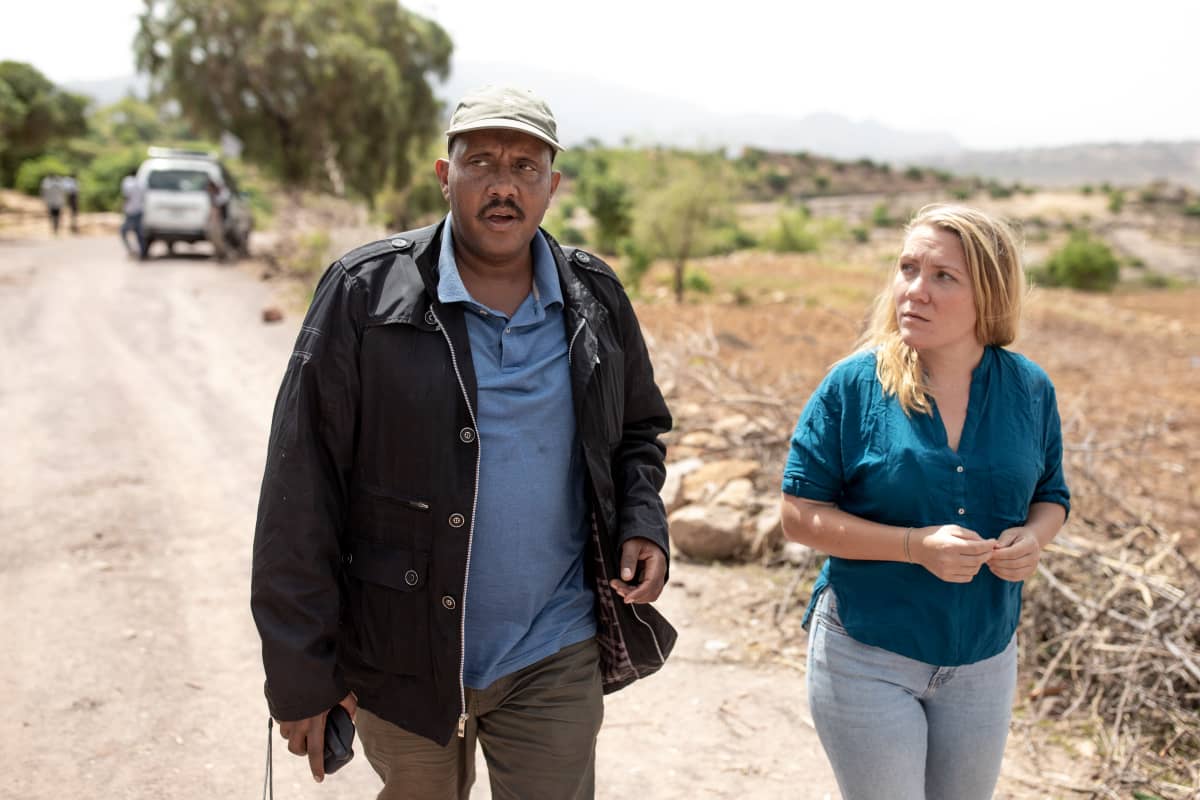 Yle journalist Liselott Lindström, photographed with Getachew Reda ...